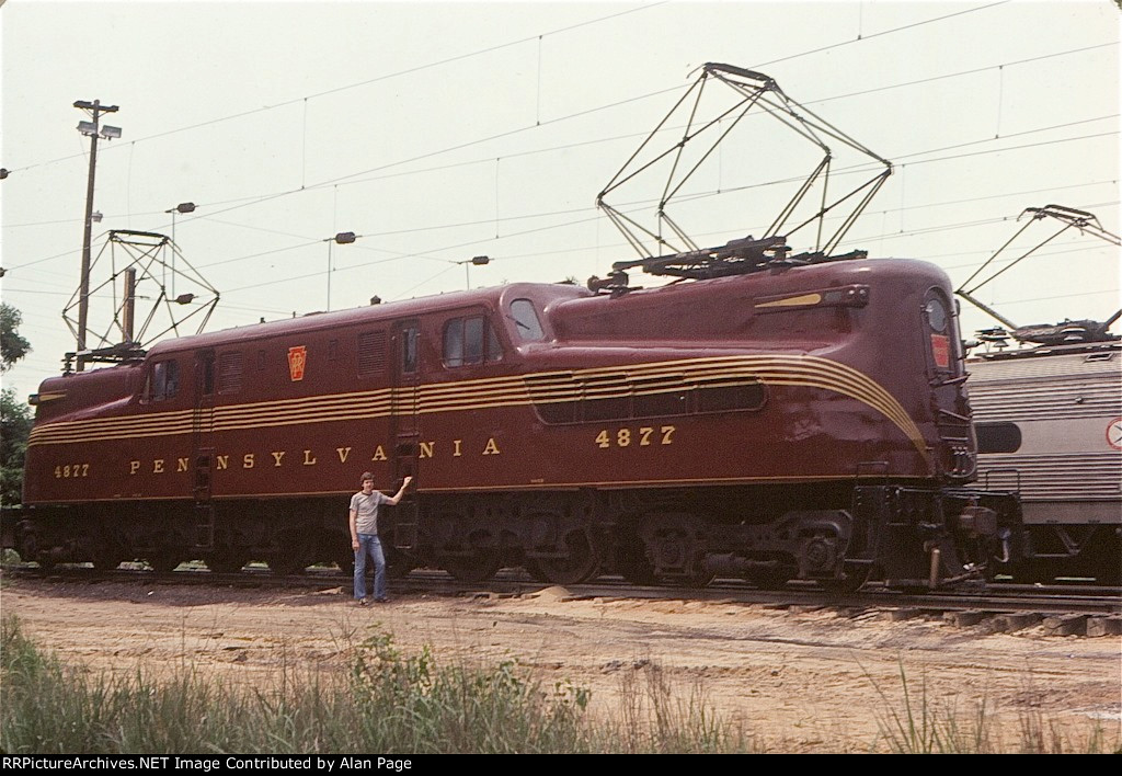 NJT GG1 4877 in PRR livery